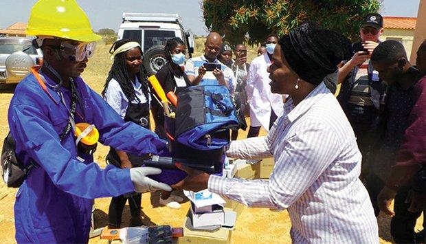 Dozens of young people receive work tools - Angola