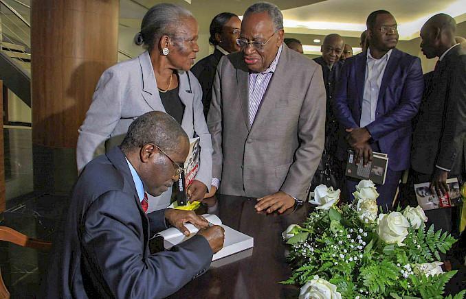 Work "Memories" by Dino Matrosse brings portraits of the 27th of May ...