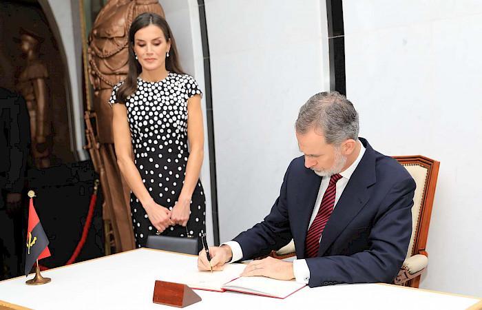 King Felipe VI honors the first President of Angola - Angola