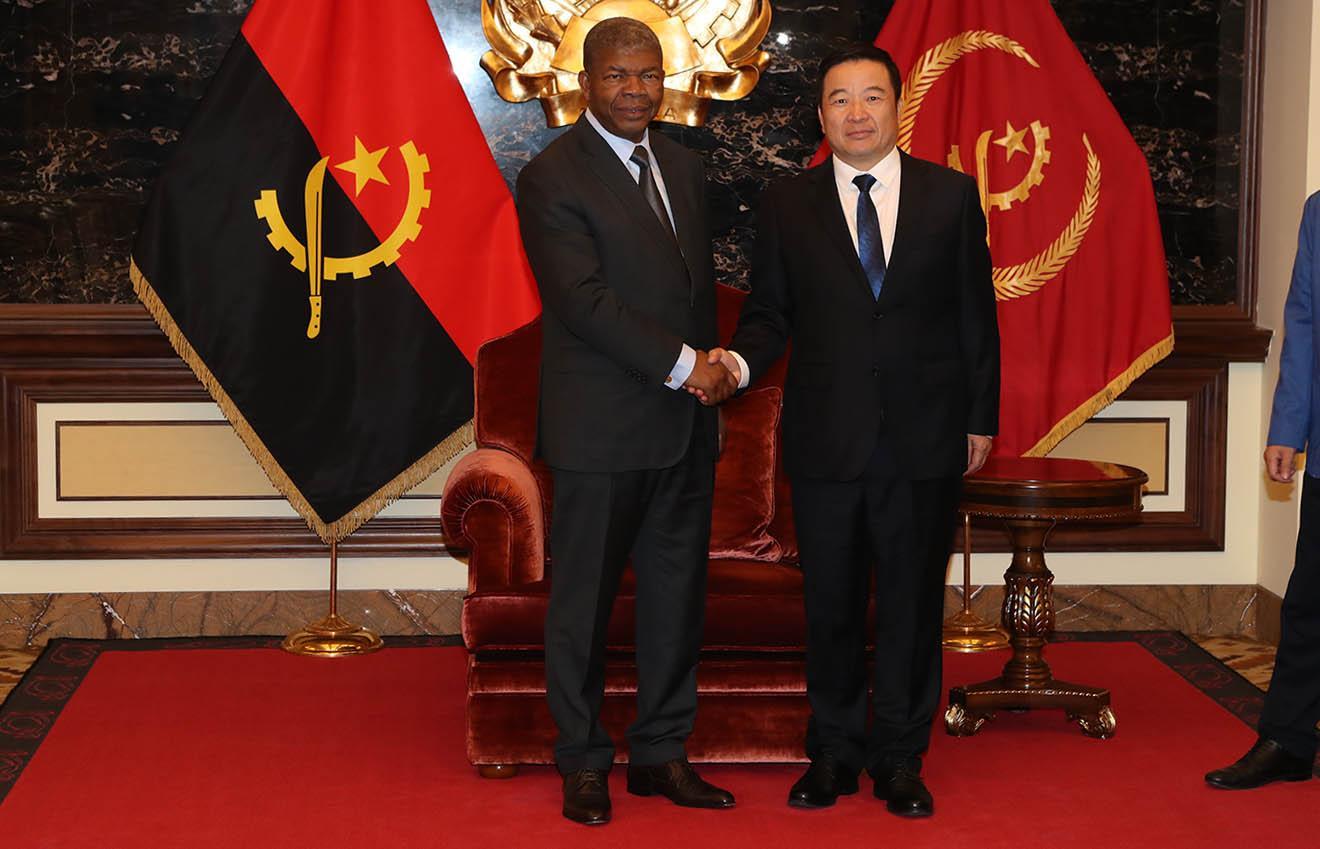 President of the Republic addresses construction of the Lobito Refinery ...