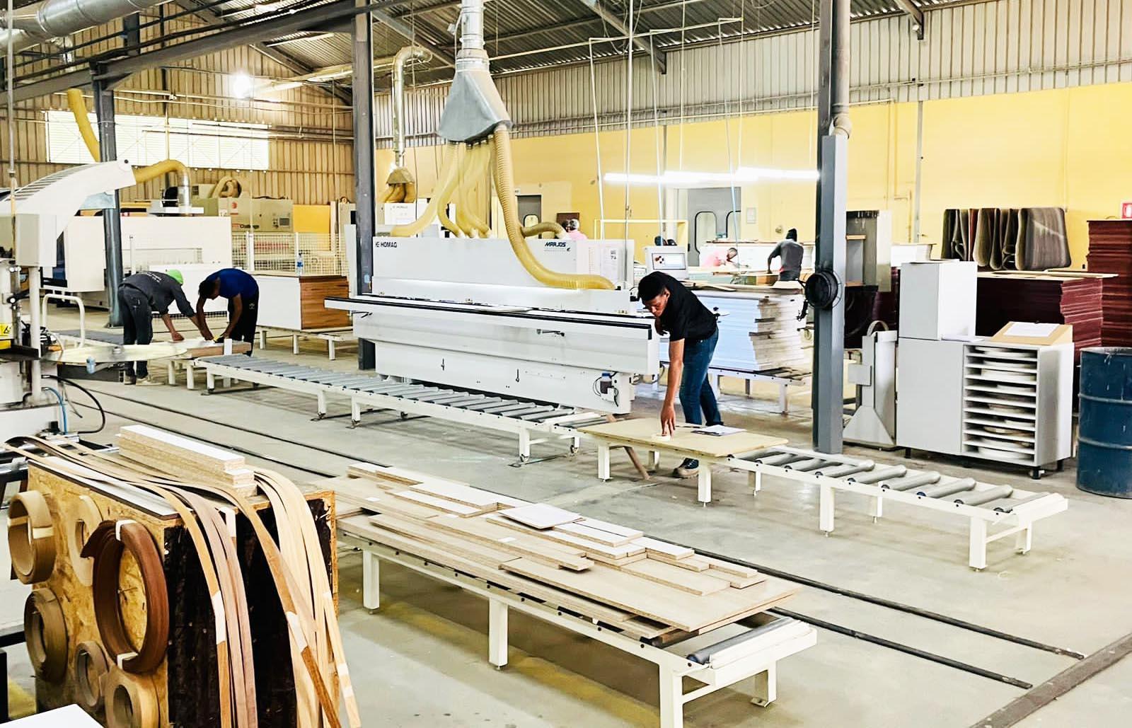 Luanda hosts seminar on legal industrial licensing regime - Angola