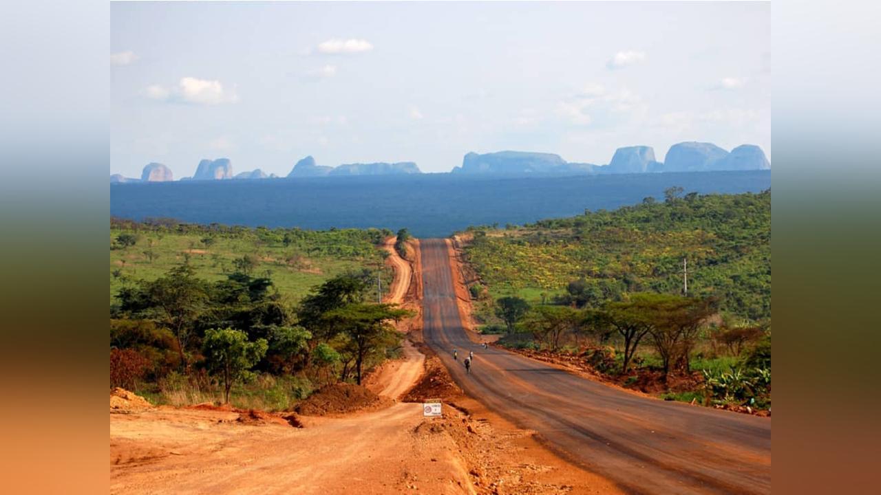 A journey between hills and vast fields of cultivation - Angola