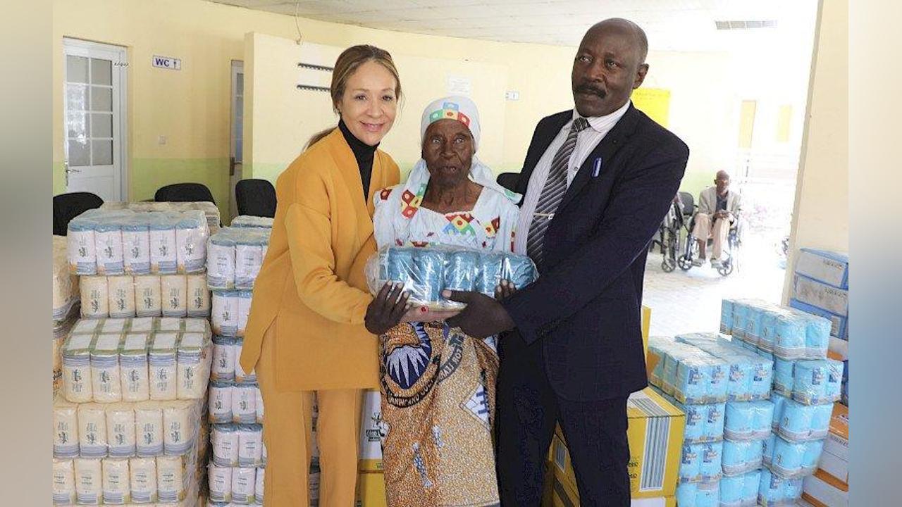 Banco Keve Takes Donation to the Chivela Elderly Home - Angola