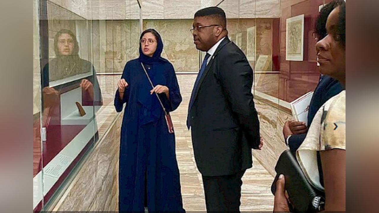 Qatar'S National Library Displays Books by Agostinho Neto - Angola