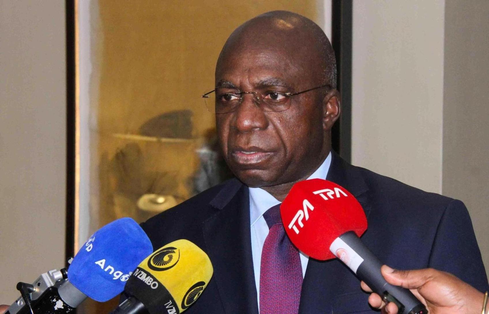 Téte António Talks to his North American Counterpart - Angola