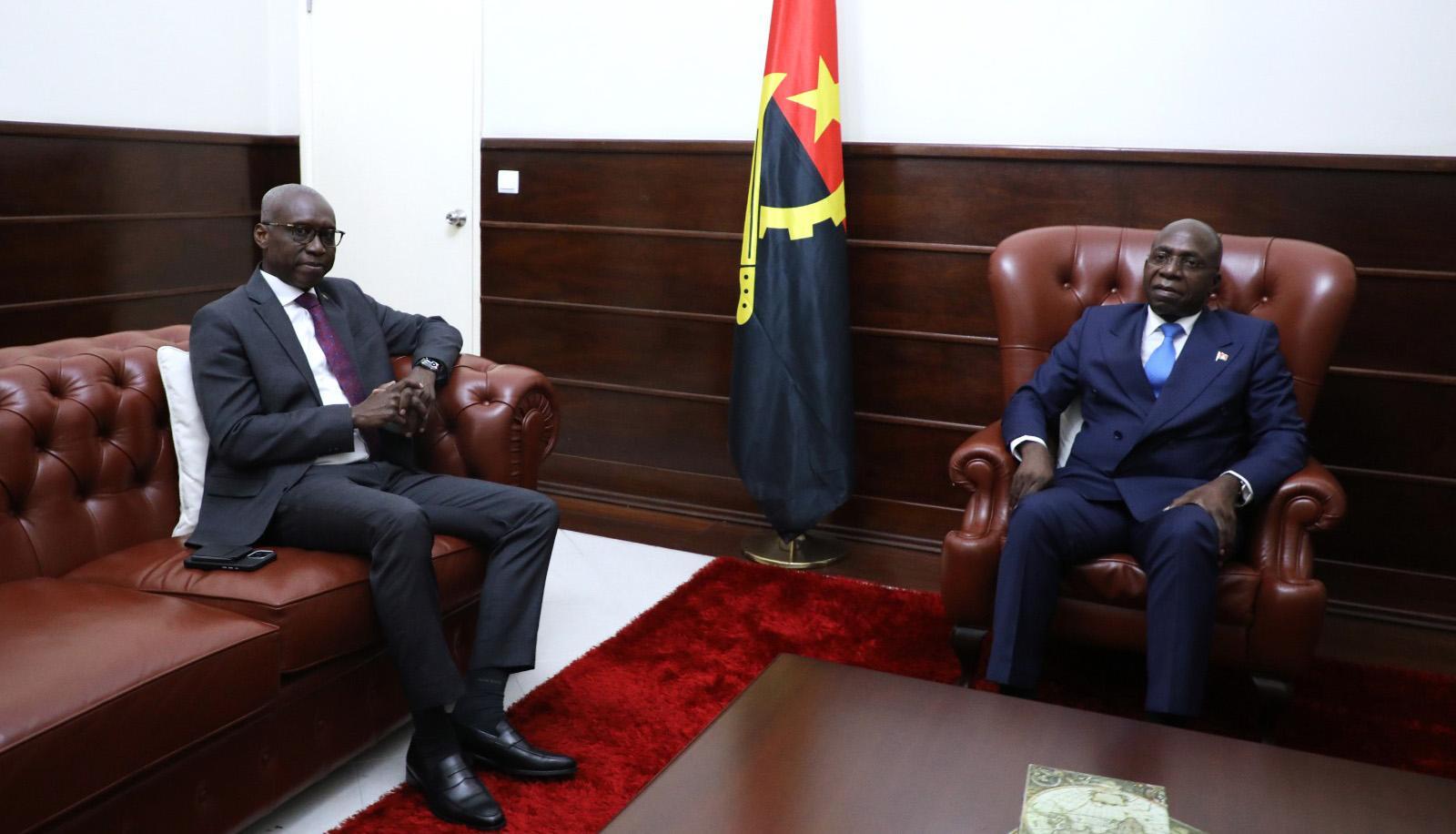 Gabonese Ambassador Ends Mission in Angola - Angola