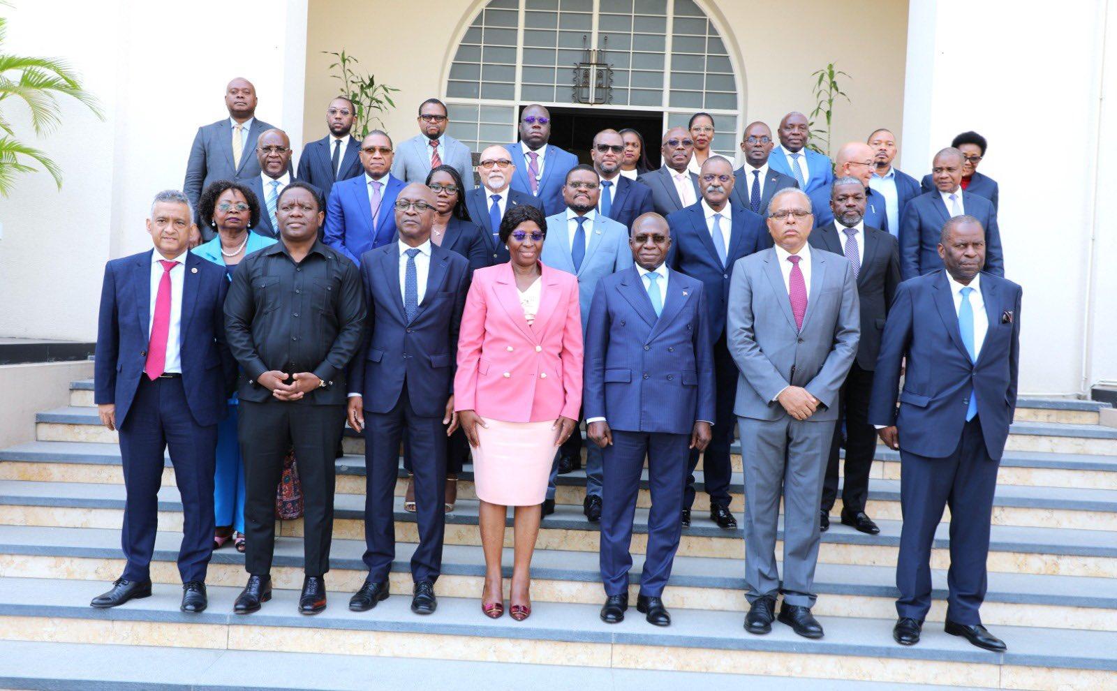 Government Delegations from Angola and Mozambique Met - Angola