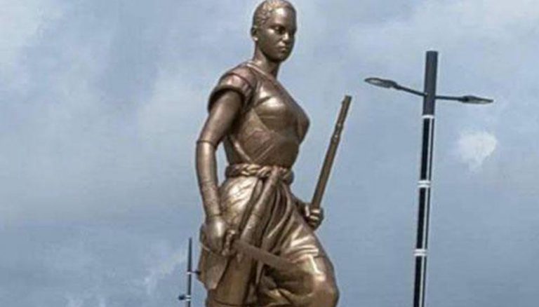 Tourisme En Marche Au Bénin: La Statue De L’Amazone À Découvert Au Cœur ...