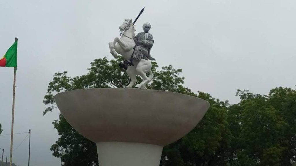 Après celle de Cotonou, la statue rénovée de « Bio Guerra » de Parakou ...