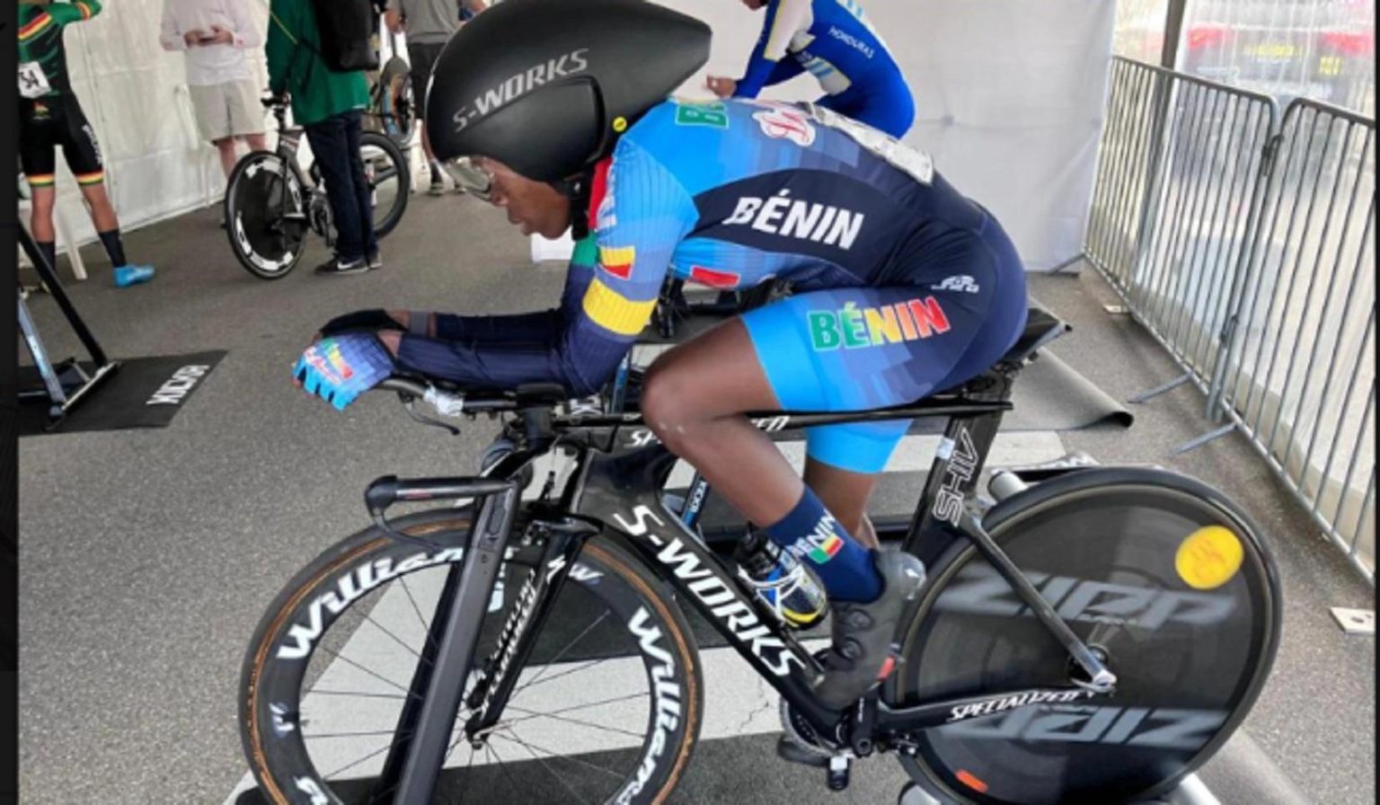 Mondiaux de cyclisme 2024: la béninoise Hermione Ahouissou à la ...