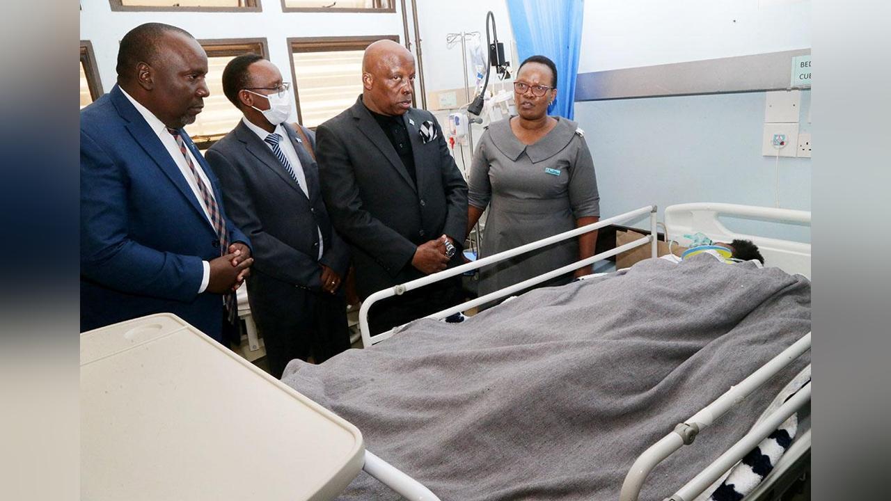 Morwaeng visits accident victims consoles families of the dead - Botswana