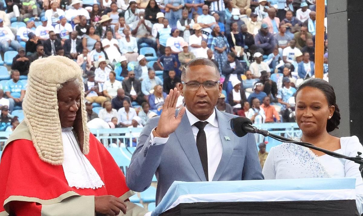 Boko Calms Tense Inauguration Crowd - Botswana