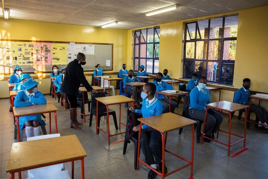 Meepong and Makhubu Shine in JC Examinations - Botswana