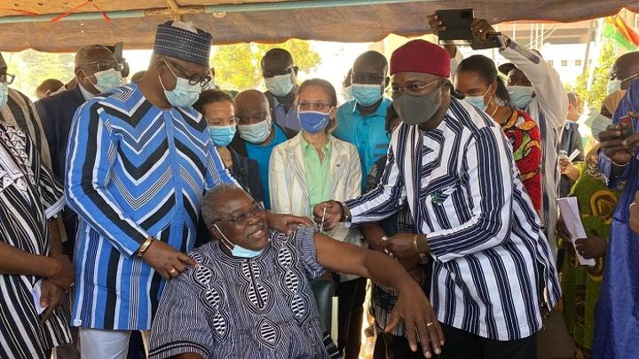 Rétrospective 2021/Santé : Retour sur le sacre du Pr Alidou Tinto et le ...