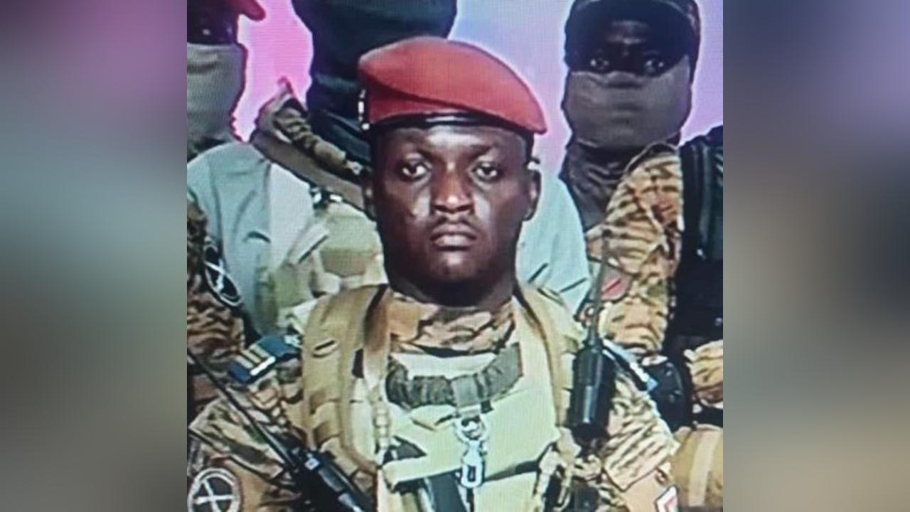 Le Capitaine Ibrahim Traoré désormais Chef de l’État, Chef suprême des ...