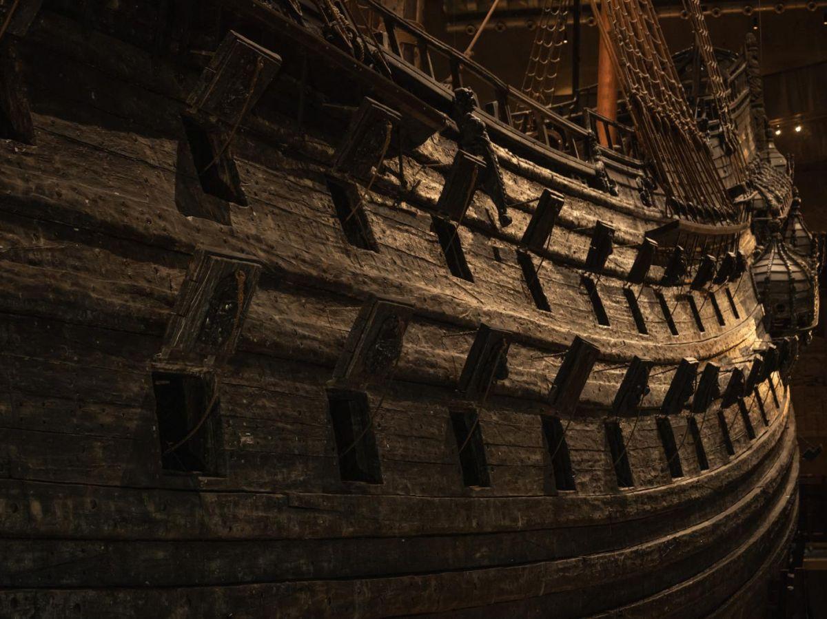 "Soutenir Vasa" ; en Suède, la délicate opération de restauration de la célèbre épave du navire ...