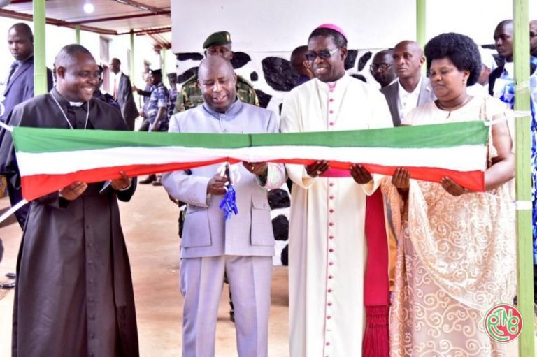 Ngozi: le Chef de l'Etat inaugure le bâtiment mère- enfant à l'hôpital ...