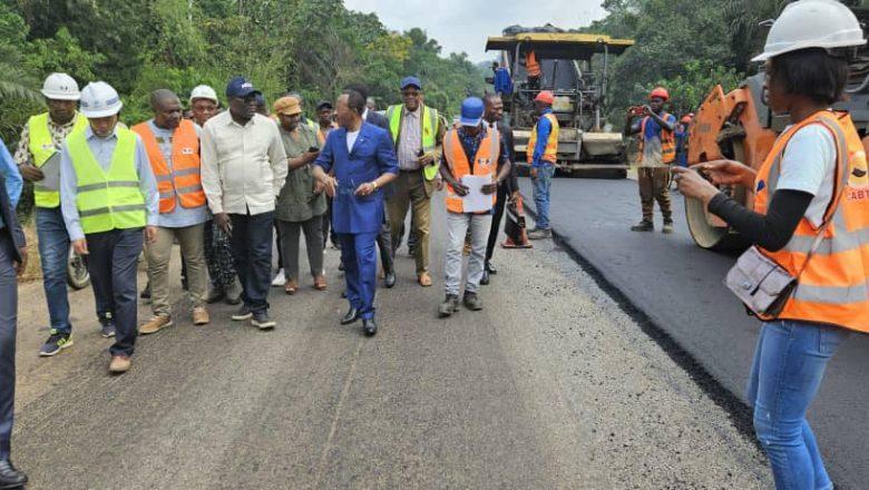 Nganou Djoumessi a Visité le Chantier de L’Axe Yaoundé-Douala - Cameroun