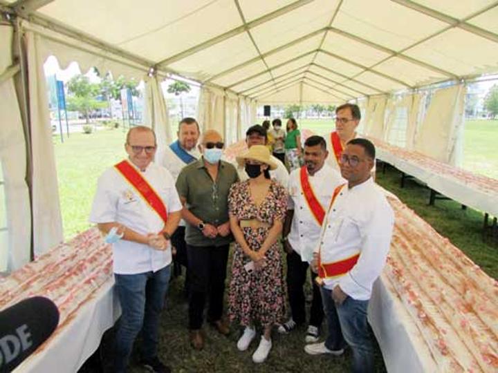 Record : Chef Lalaina réalise le plus long gâteau d’Afrique - Madagascar