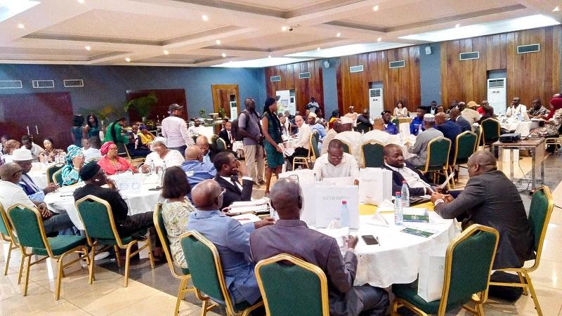 Affaires. Autour d’un repas, le GUCEG a discuté avec les opérateurs ...