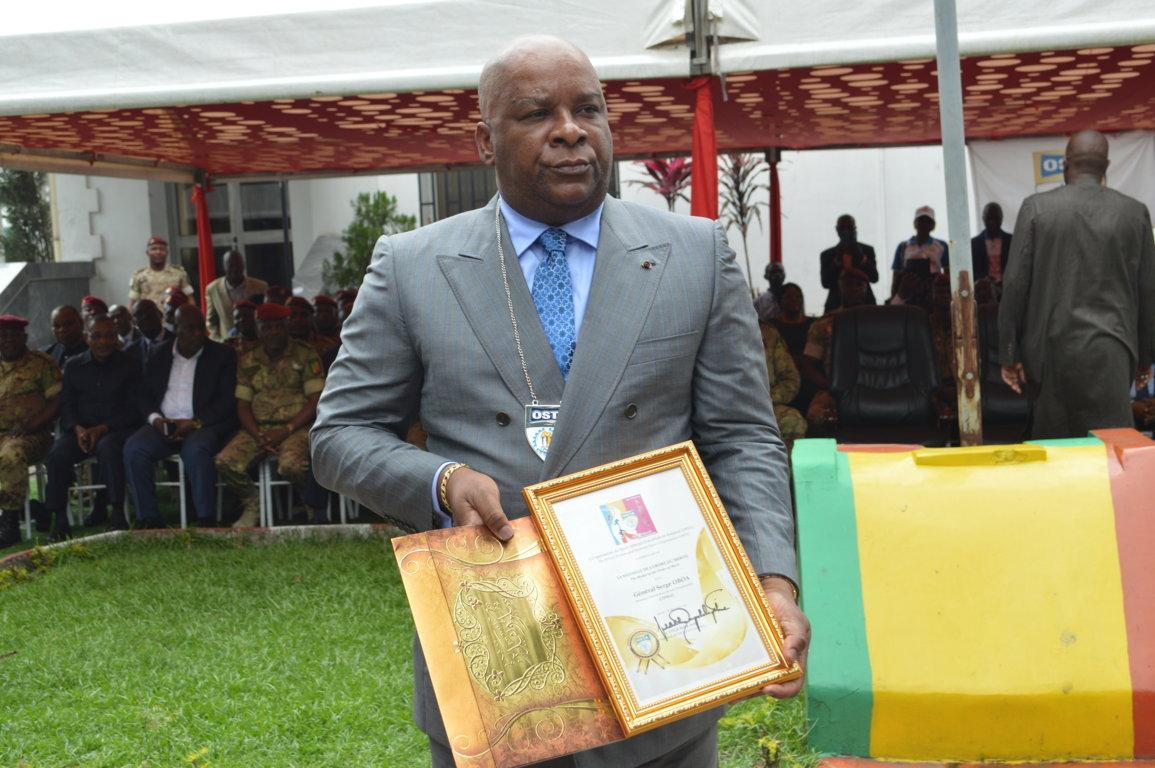 Promotion du sport de travail : le général Serges Oboa médaillé de l ...
