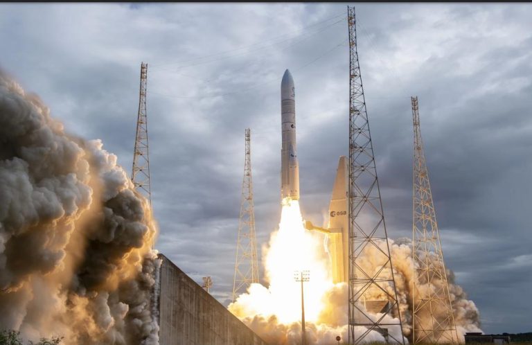Premier vol réussi de la fusée Ariane 6, l'Europe va retrouver son ...