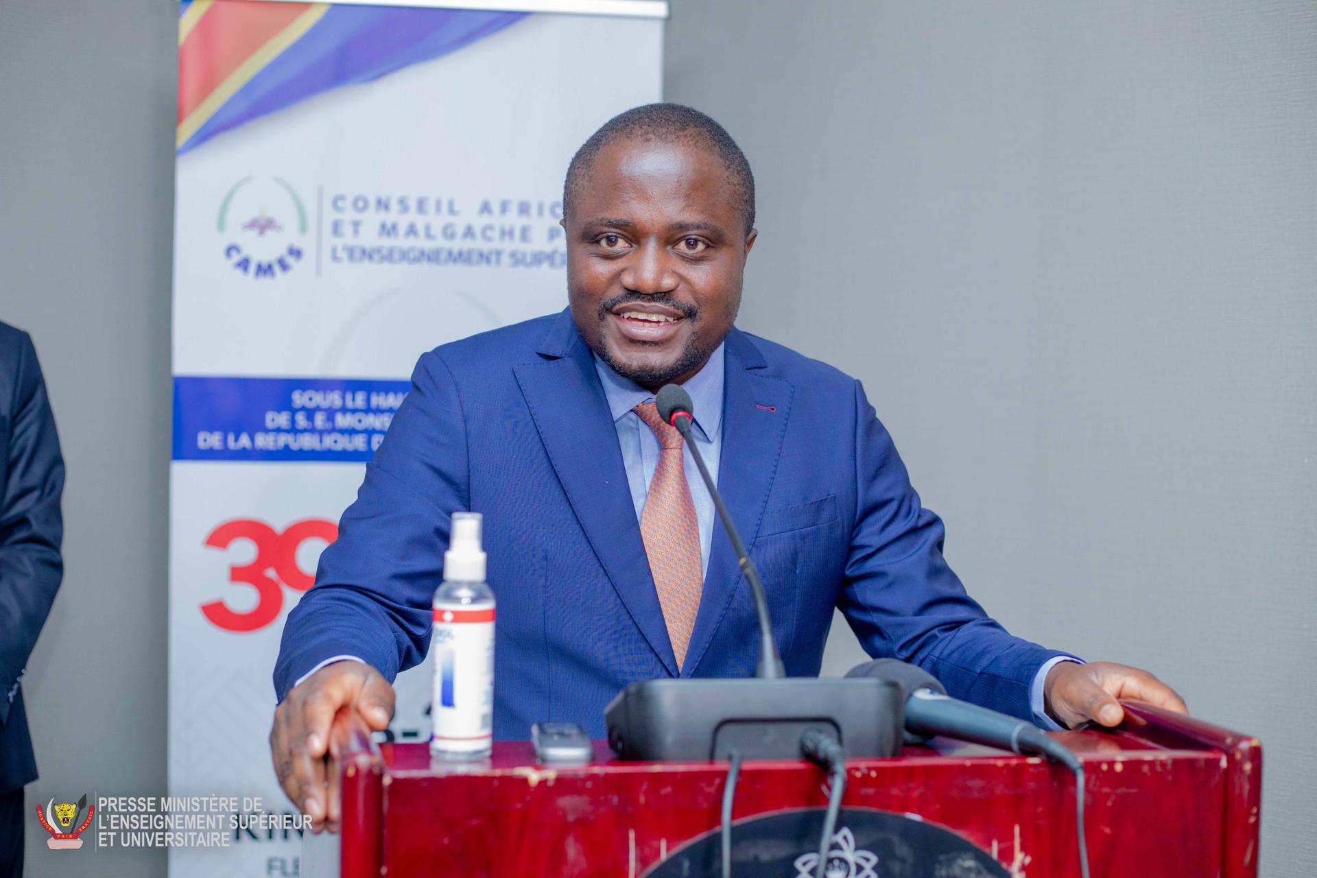 ESU : Muhindo Nzangi annonce l’arrivée des véhicules en faveur de professeurs - Congo-kinshasa