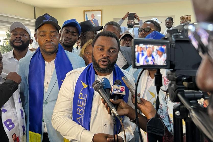 Le sénateur Regean Bakonga et sa structure adhèrent au parti politique ...