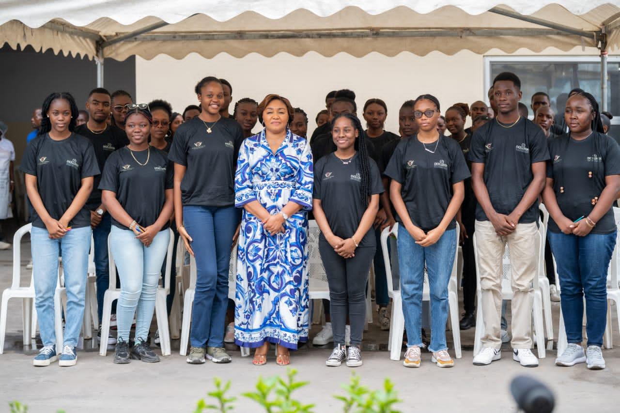 Bourse Excellentia 4e édition : la Première dame encourage les candidats à donner le meilleur d ...