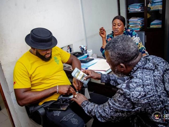 Boxe : « je mérite les 100 000 USD pour l’ensemble de ma carrière ...