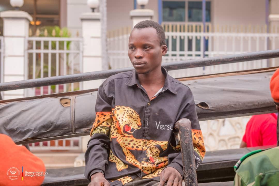 Kongo-Central : un chef milicien Mobondo présenté au gouverneur Guy ...