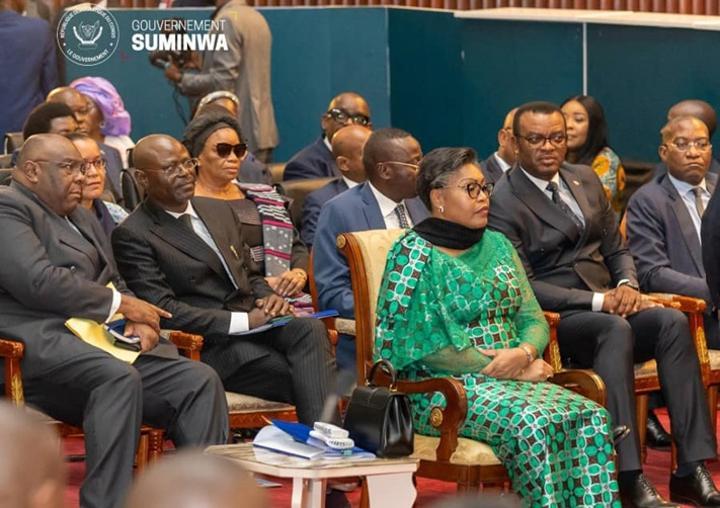 Kinshasa : deux organisations citoyennes dans la rue contre la "dilapidation" de 16 millions ...