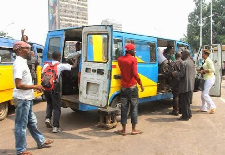 Transport en commun à Kinshasa : une amende de 50 à 100$ prévue contre les conducteurs qui ...