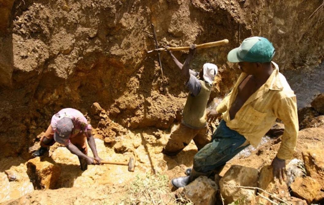 Mwenga: Creuseurs Artisanaux Victimes du Chaos Minier - Congo-kinshasa