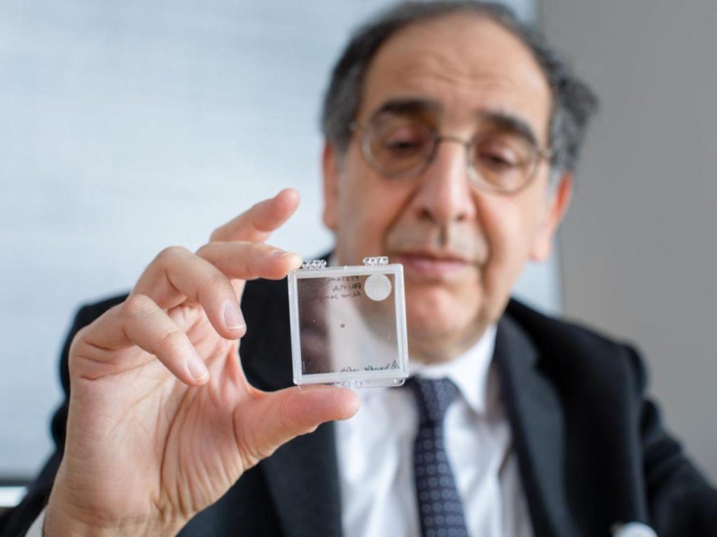 Implant Sous-Rétinien Redonne Vue aux Patients DMLA - Congo-kinshasa