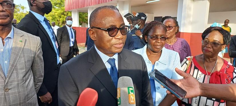 Le ministre Koffi N’guessan visite les établissements d’enseignement technique de Bouaké en ...