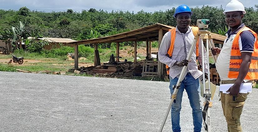 Vers les travaux de pose du bitume de la route Tabou-Prollo - Côte d'Ivoire
