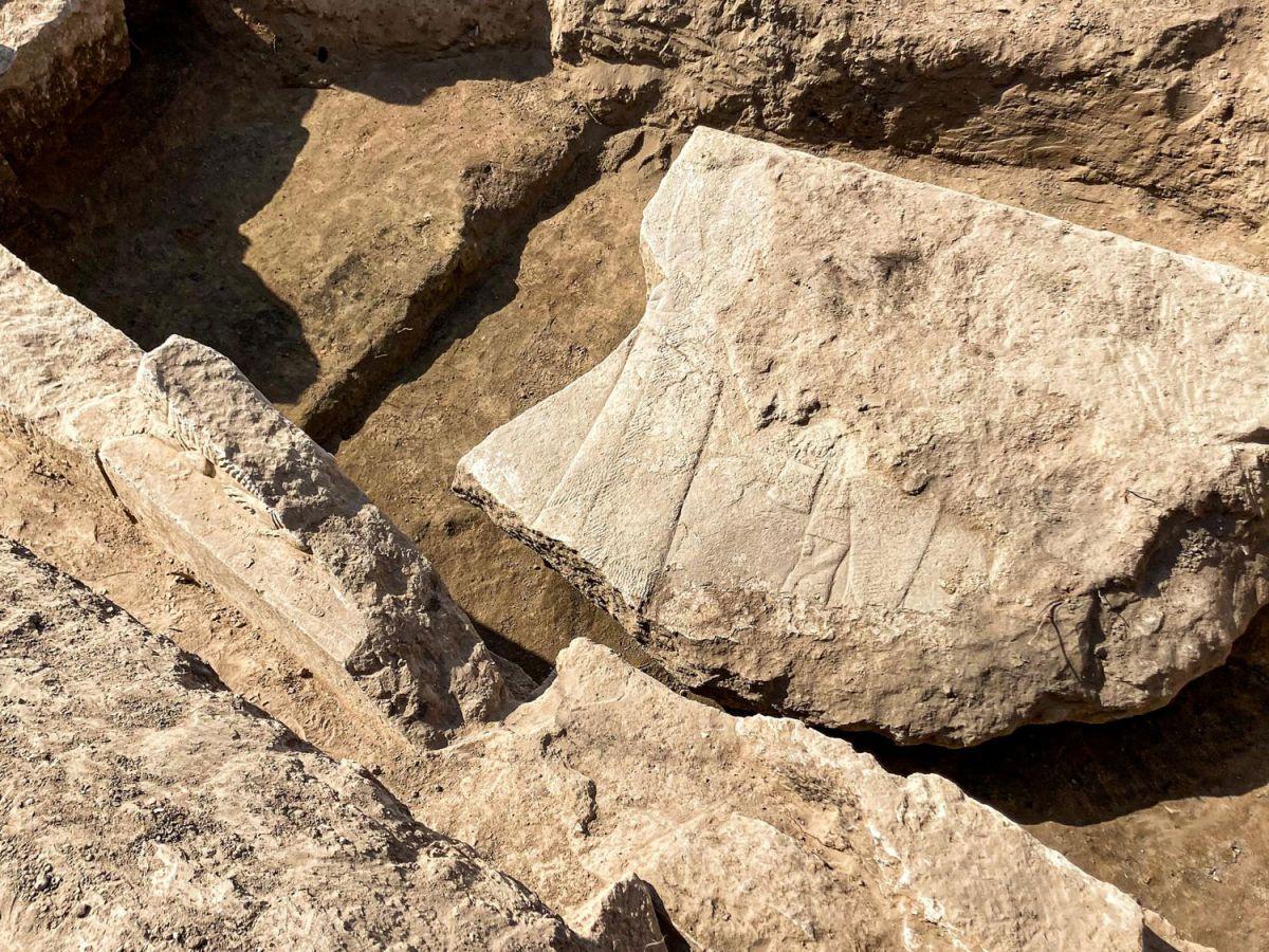 Découverte d'un bas-relief d'Assurbanipal à Ninive - Côte d'Ivoire
