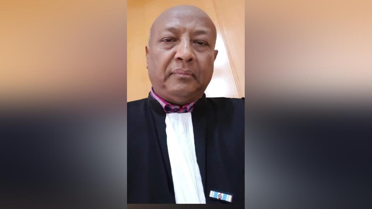 Le Président Guelleh salue la mémoire du défunt Maitre Aref Mohamed ... Le Président Guelleh salue la mémoire du défunt Maitre Aref Mohamed ...