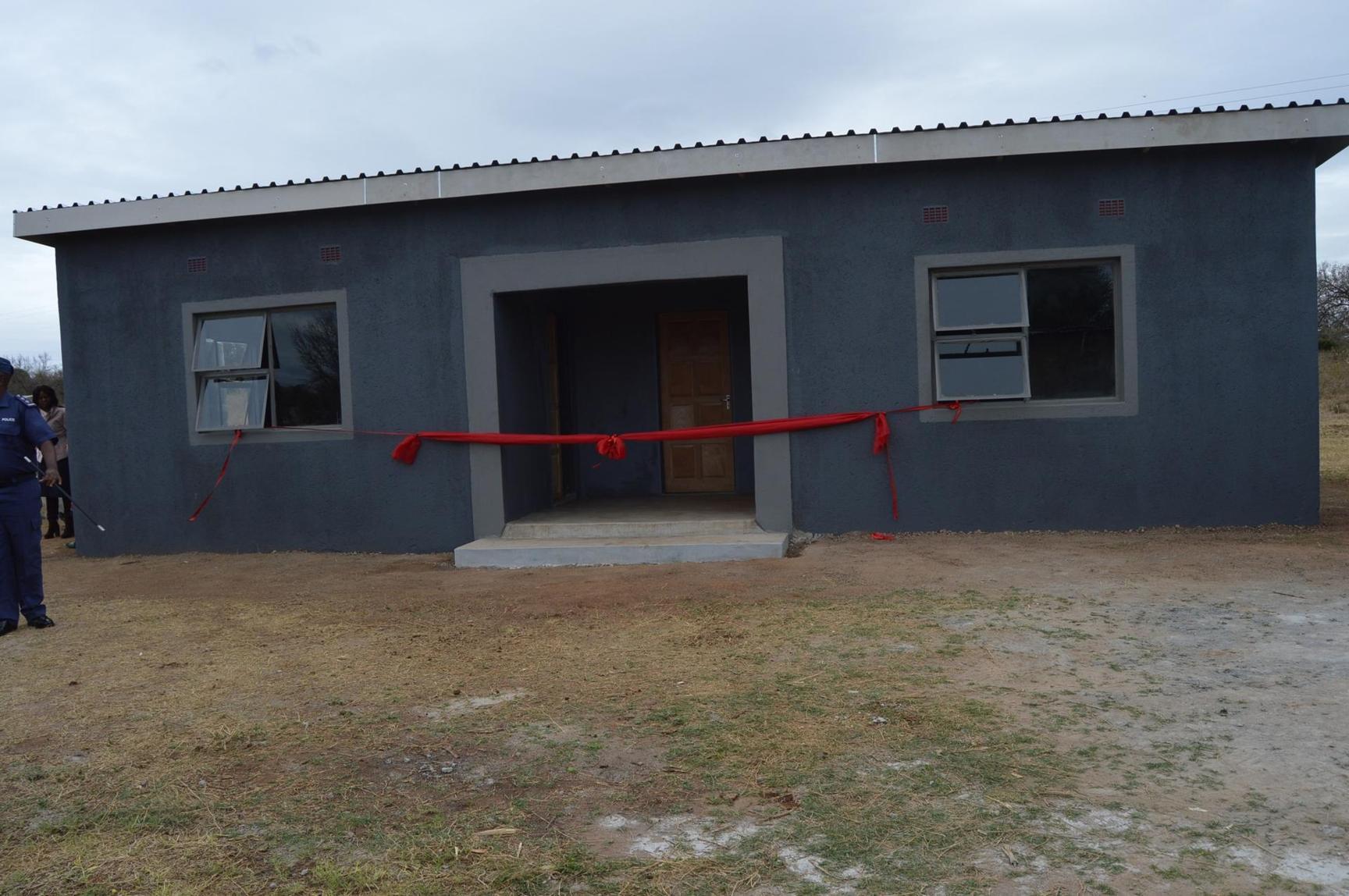 85-Year-Old Gogo Receives New Home from their Majesties,... Huge Relief ...