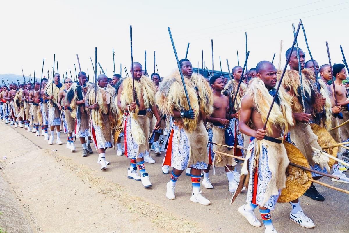 King Mswati Commissions Thousands of Ingatja(Young Boys) to Cut ...