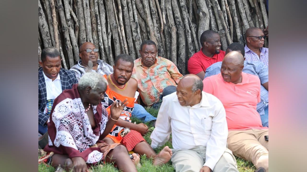 Chief Ngalonkhulu Mabuza of Mafutseni Kneeled down before Prime ...