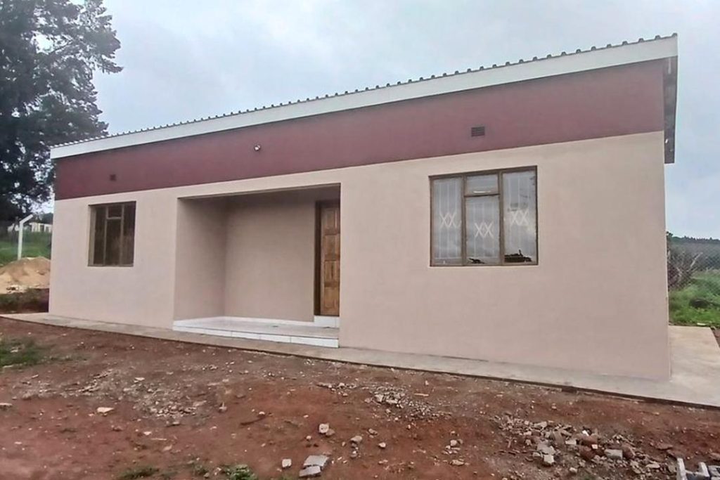 Usutu Royal Trust Gifts Home to Elderly Woman - Eswatini