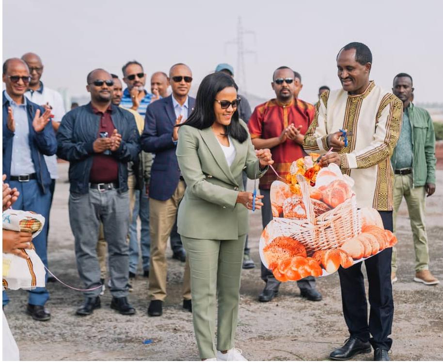 PM Abiy, First Lady Zinash Inaugurate Bread Factory Built in Hawassa ...