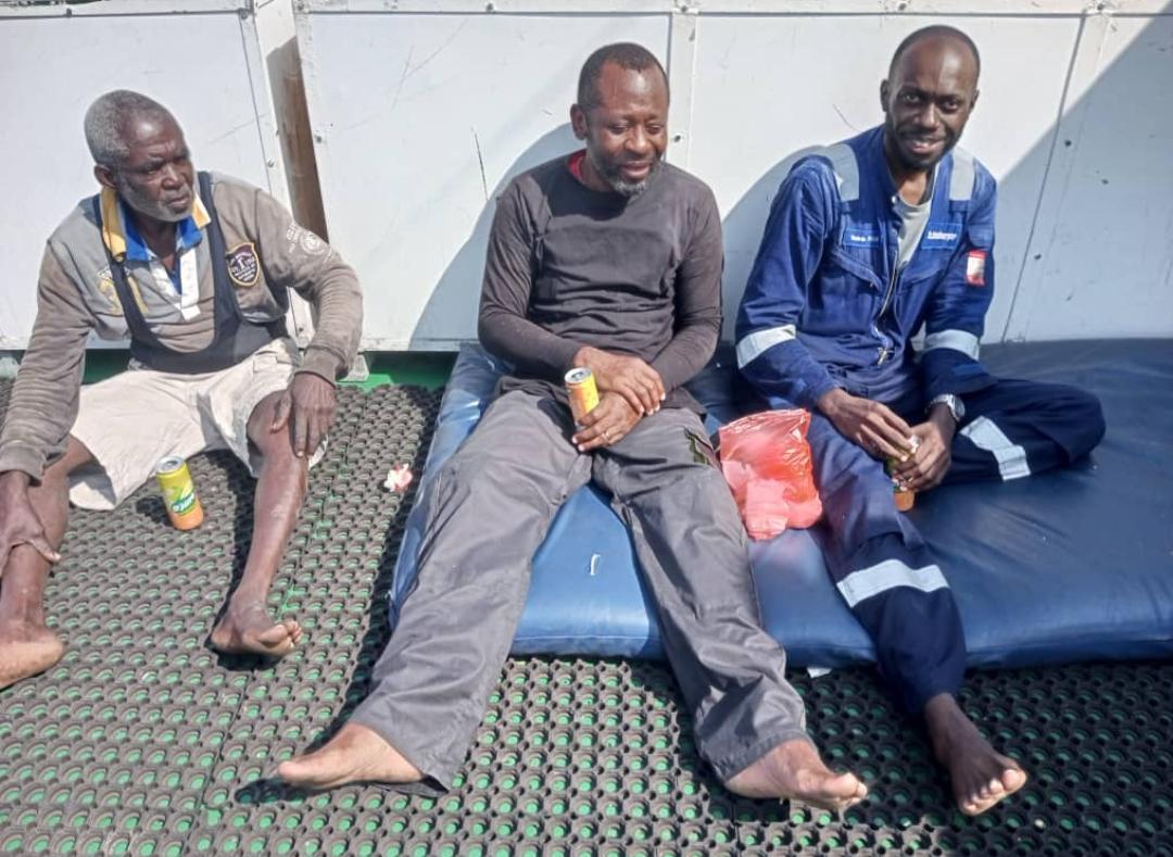 Port-Gentil : À bord d’une pirogue à la dérive, 3 pêcheurs tiennent 7 ...