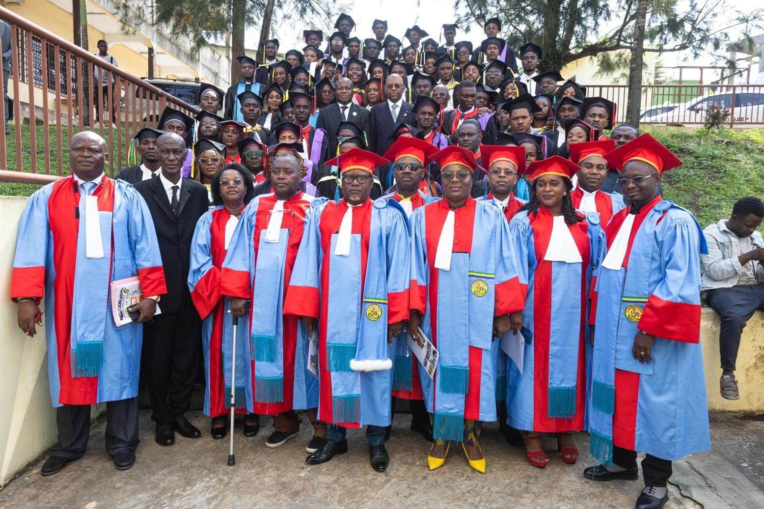 ENSET : 127 diplômés prêts à enseigner les jeunes gabonais - Gabon