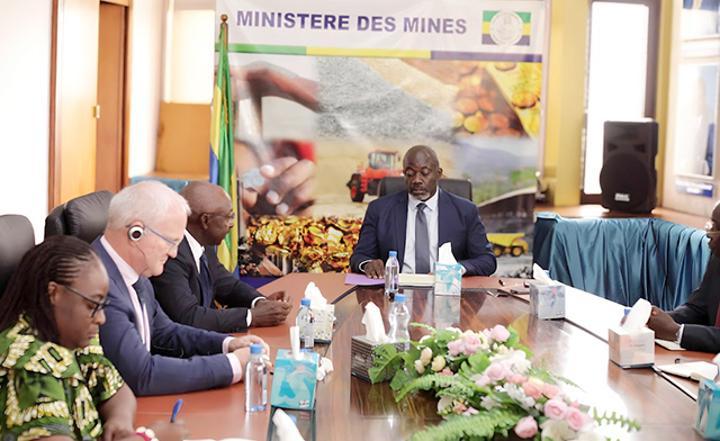 Fer de Belinga: Nembe Pousse Ivindo sur Retombées Locales - Gabon