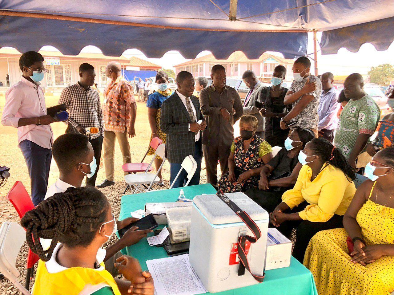 Ghana Health Service D-G visits COVI-19 centres in Ashanti Region - Ghana