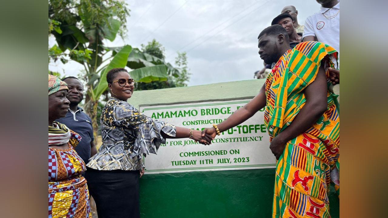 Jomoro MP reconstructs Amamamo bridge at Elubo - Ghana