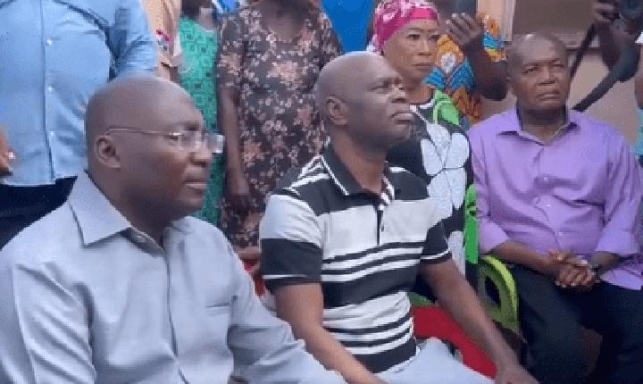 Bawumia visits Gospel singer Yaw Sarpong amid health challenges - Ghana